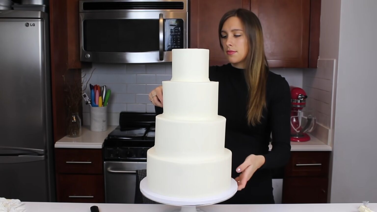 How to Tier a Cake - Tips and Tricks for Picture-Perfect Creations